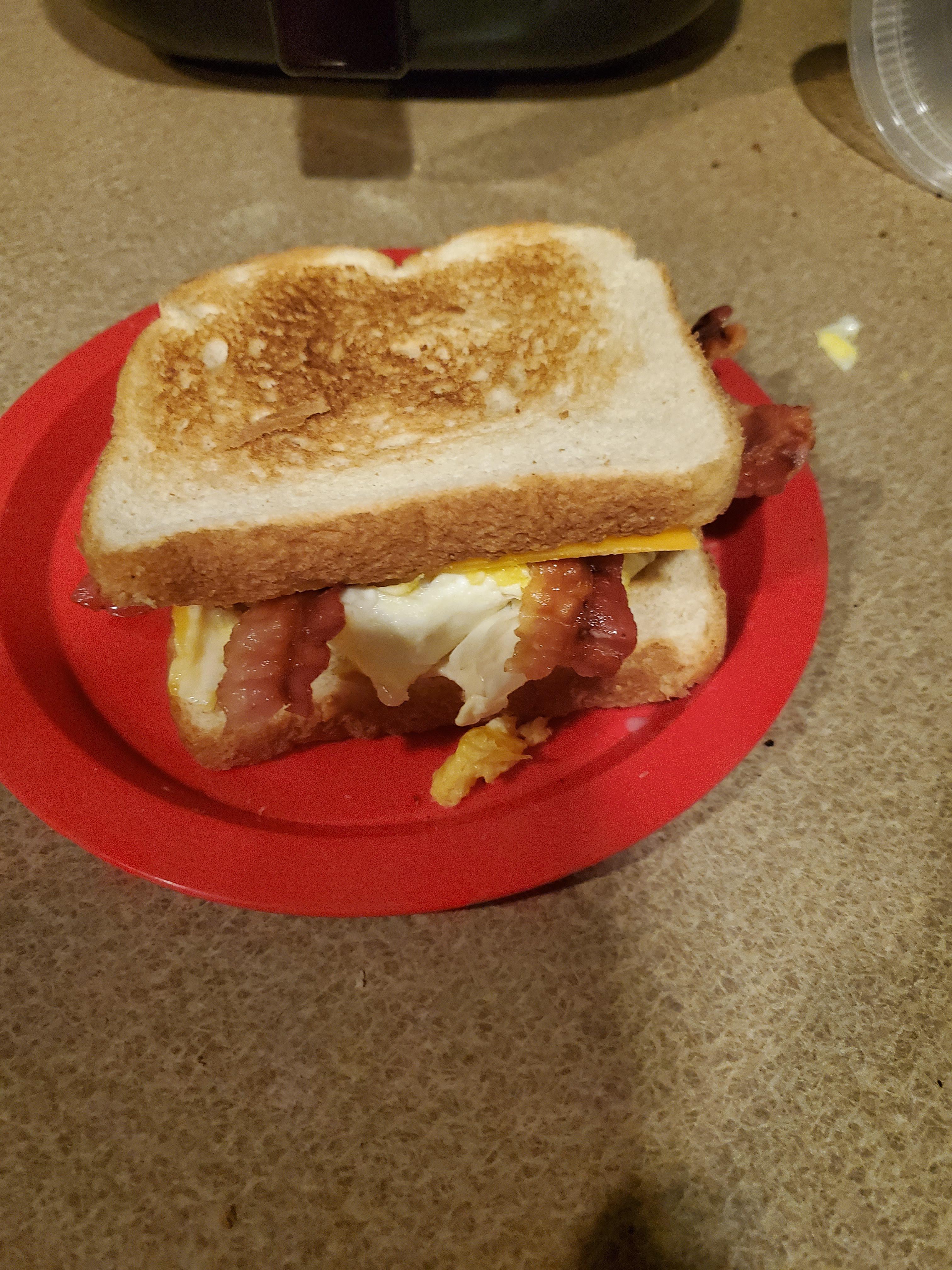 Made this bacon,egg and cheese sandwich | Scrolller