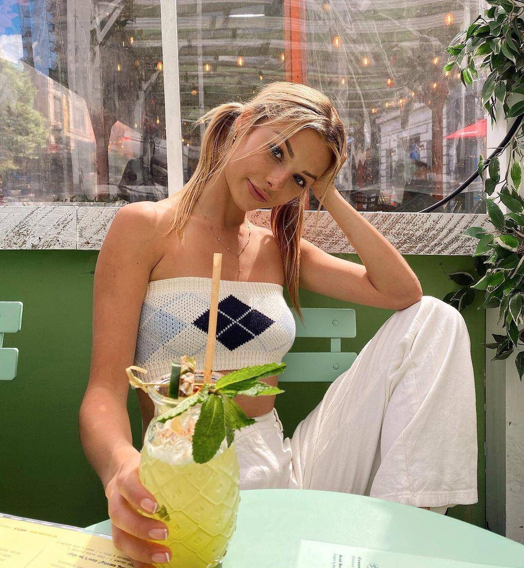 Madi Teeuws Scrolller