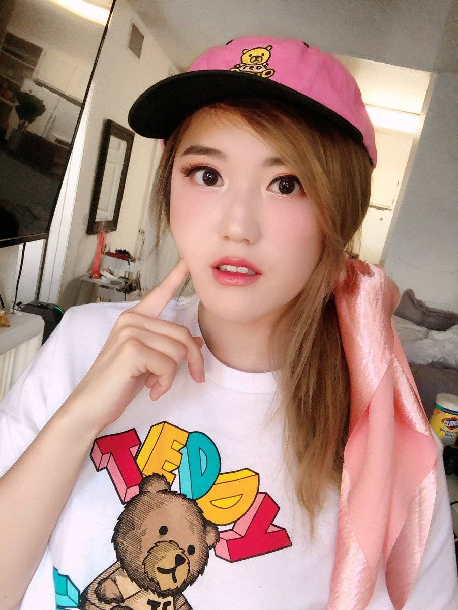 Makeup look | Scrolller