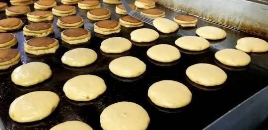 making a bunch of pancakes | Scrolller