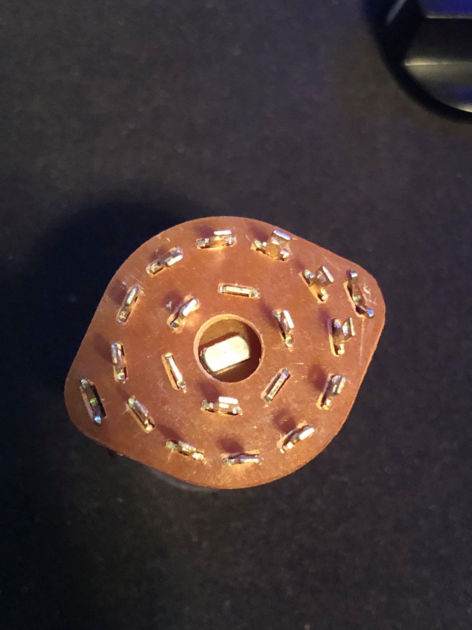 Making a headphone selector, need help with wiring... | Scrolller