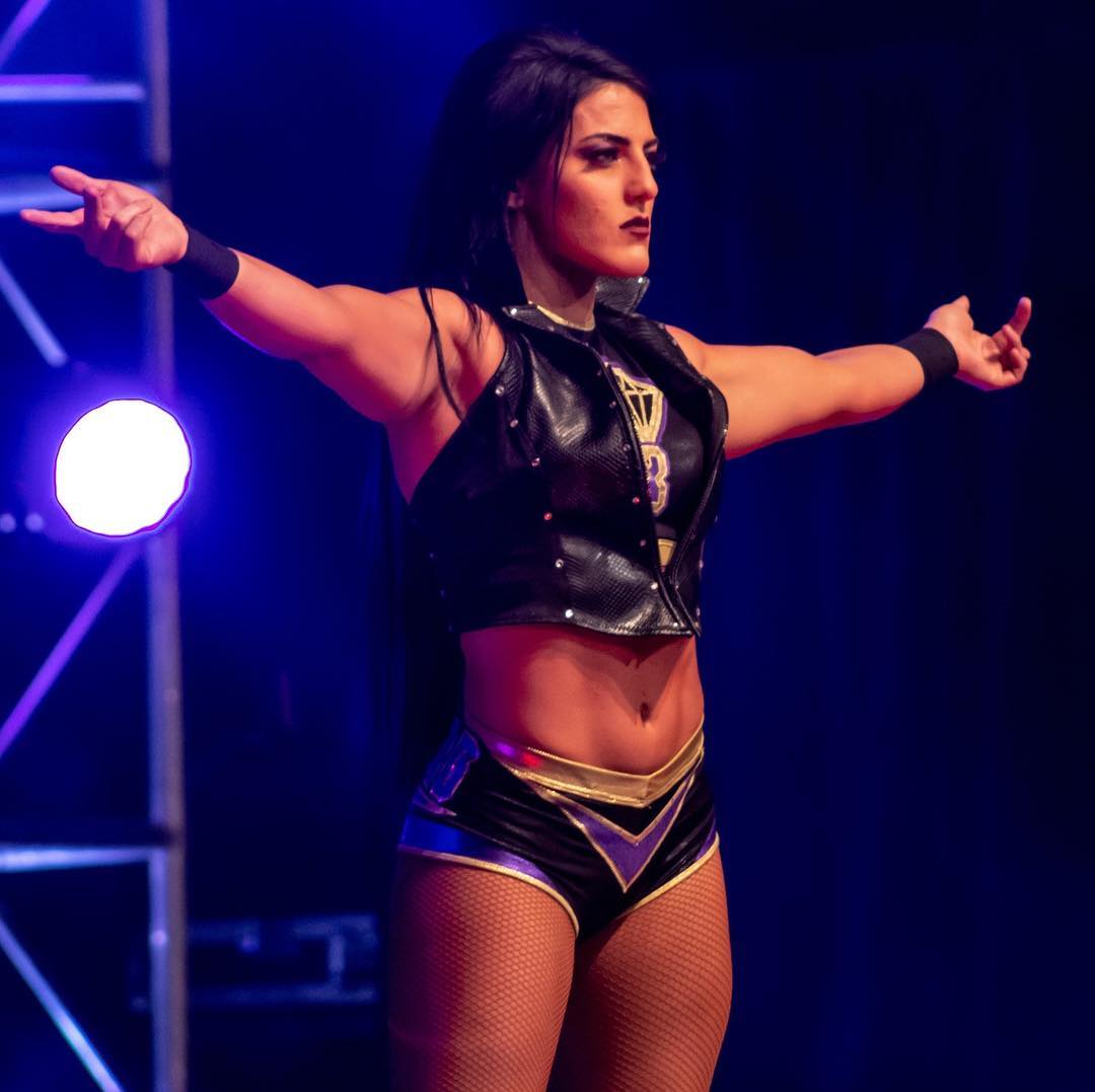 Making an entrance | Scrolller