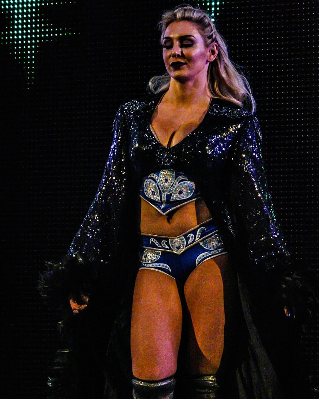 Making an entrance | Scrolller