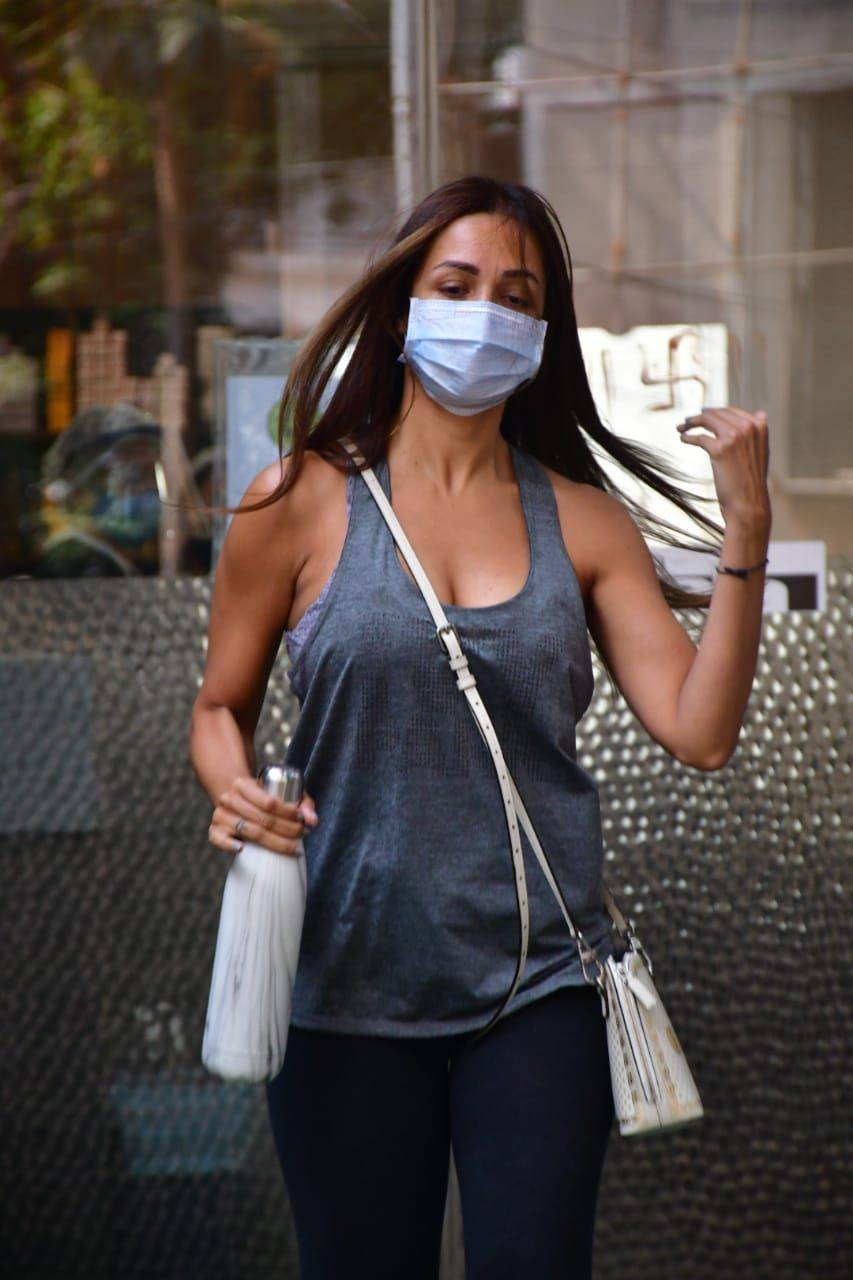 Malaika Arora Scrolller