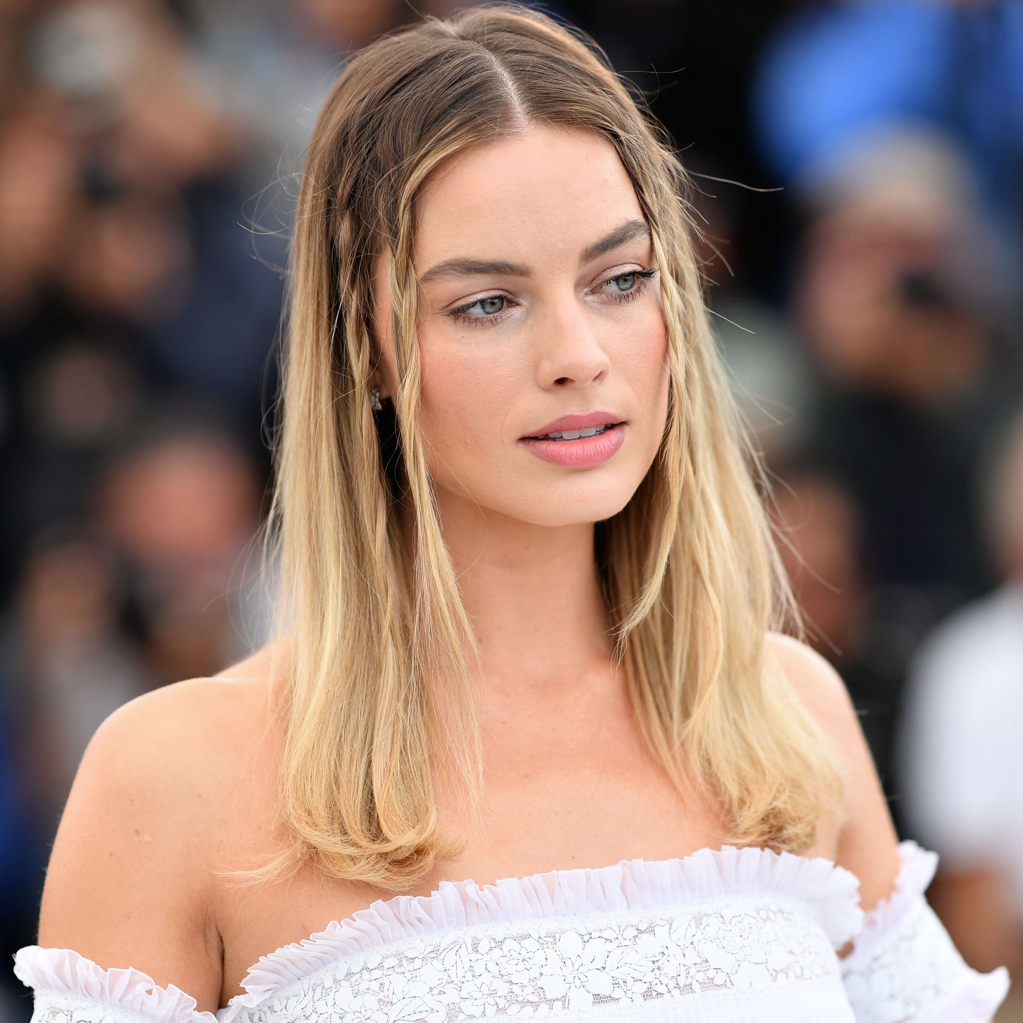 Margot Robbie Scrolller 9270