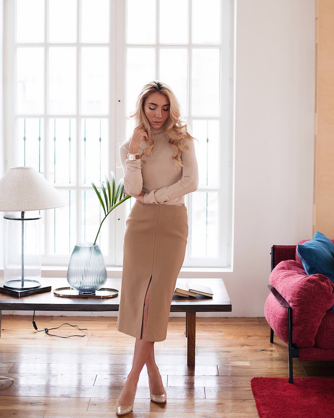 Mari Devi | Scrolller