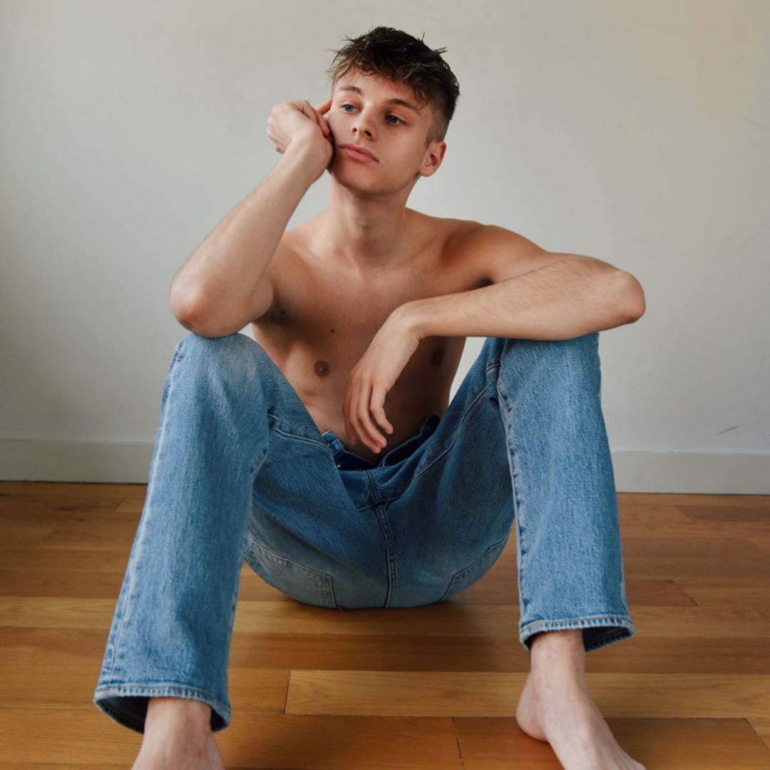 Mark Thomas (@duhitzmark) [shirtless] | Scrolller