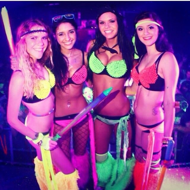 Matching outfits in different colors | Scrolller