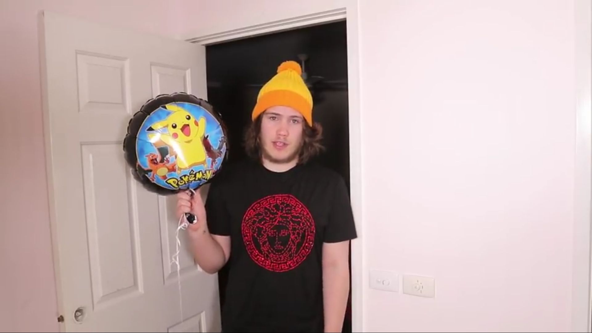 Maxmoefoe lowkey flexes | Scrolller