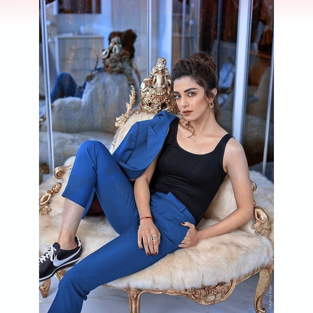 Maya Ali tight body in tight clothes | Scrolller