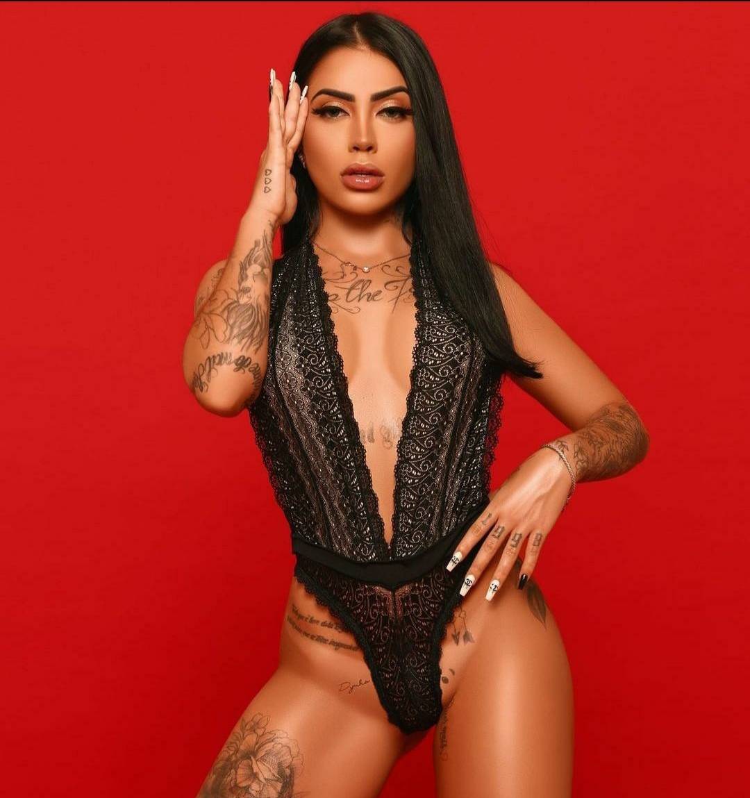 MC Mirella | Scrolller