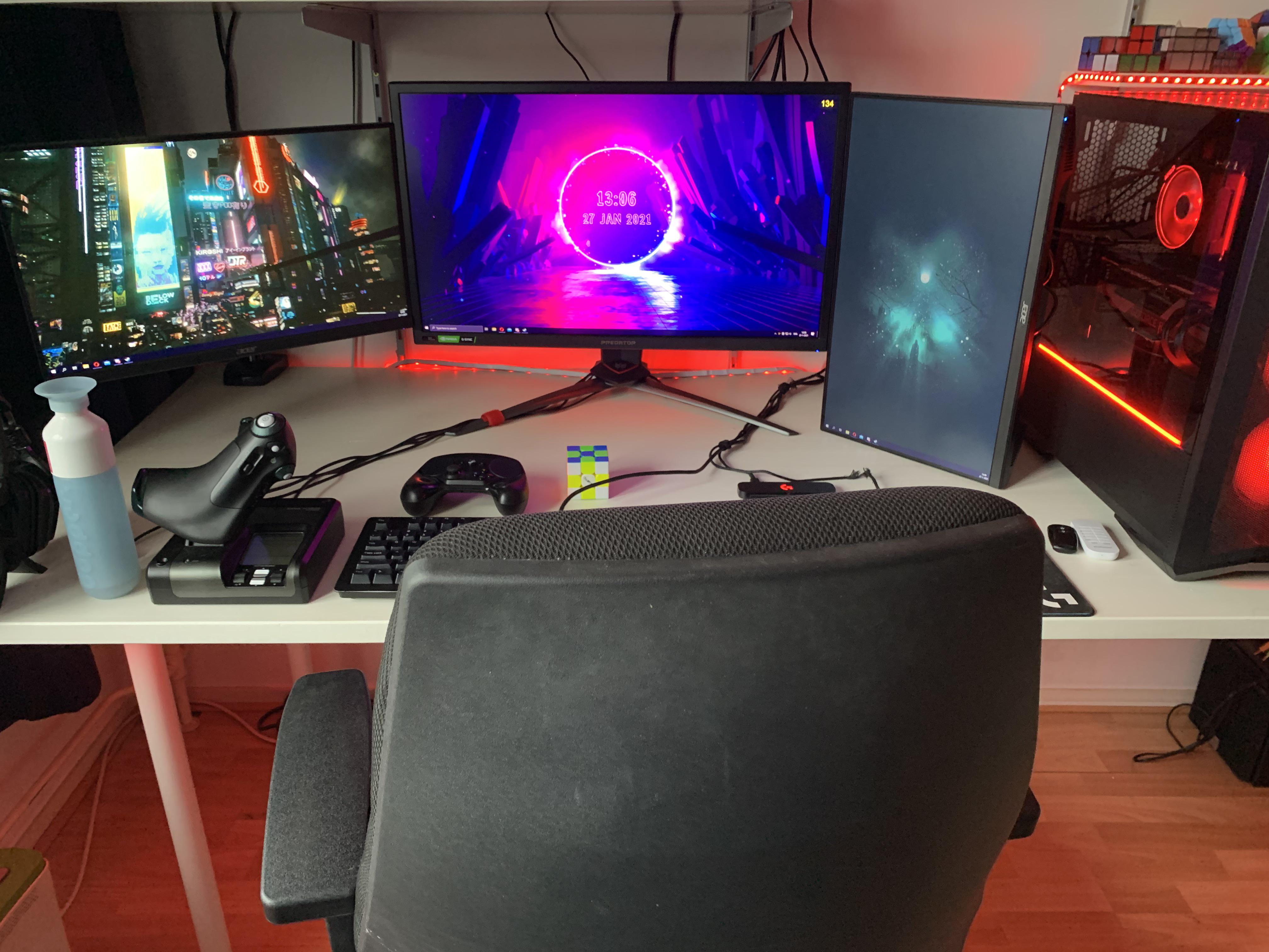 Me work and gaming station | Scrolller