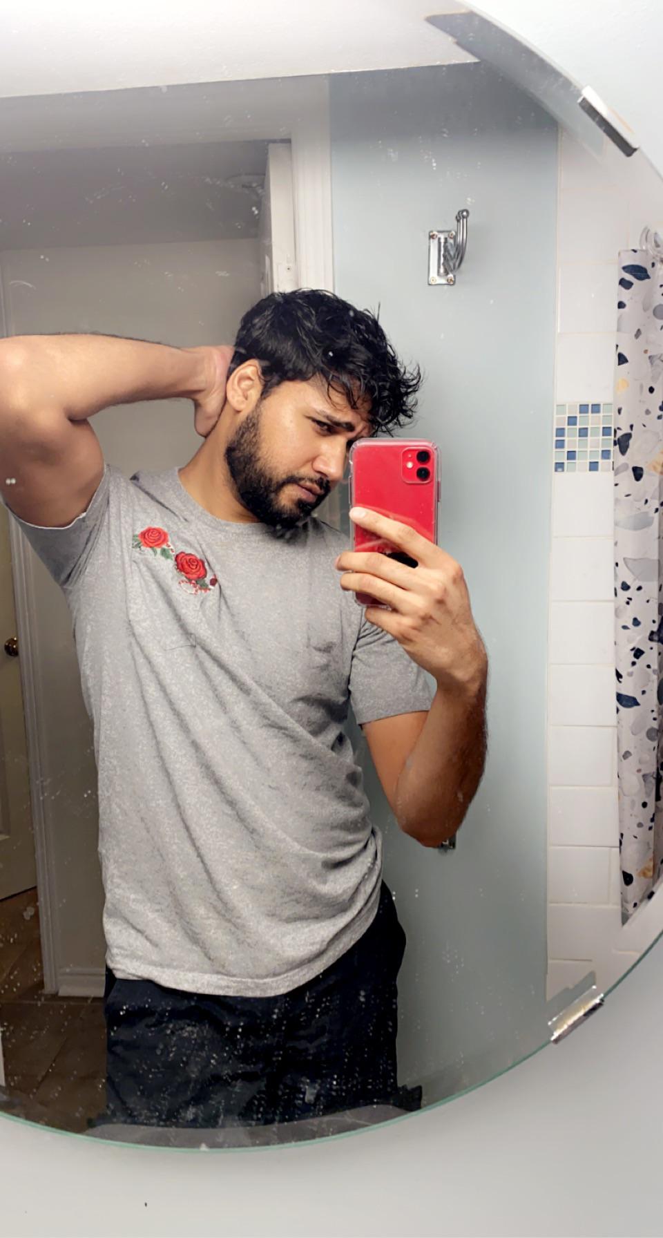 Meaningless selfies to start the day | Scrolller