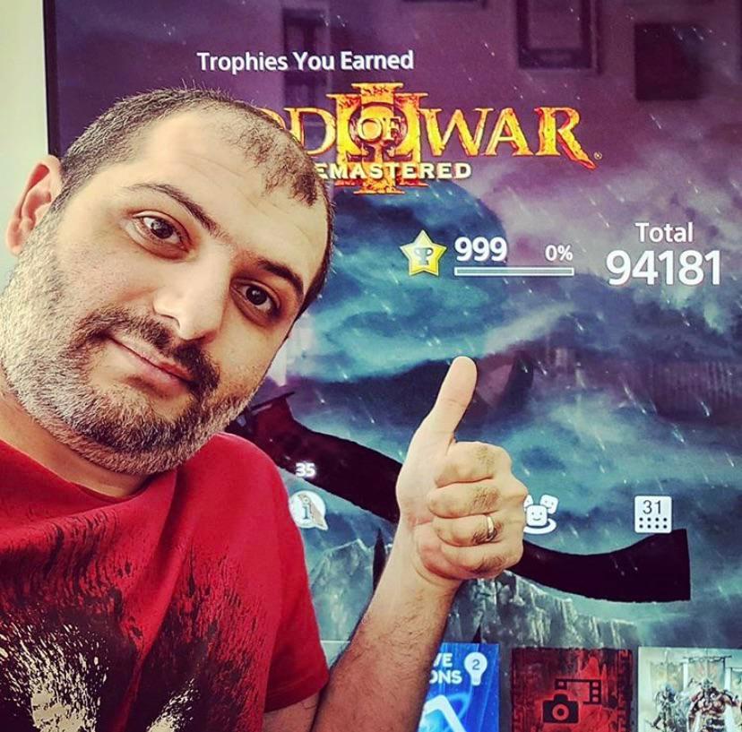 [Media] Hakoom flexes his trophies 🤣 | Scrolller