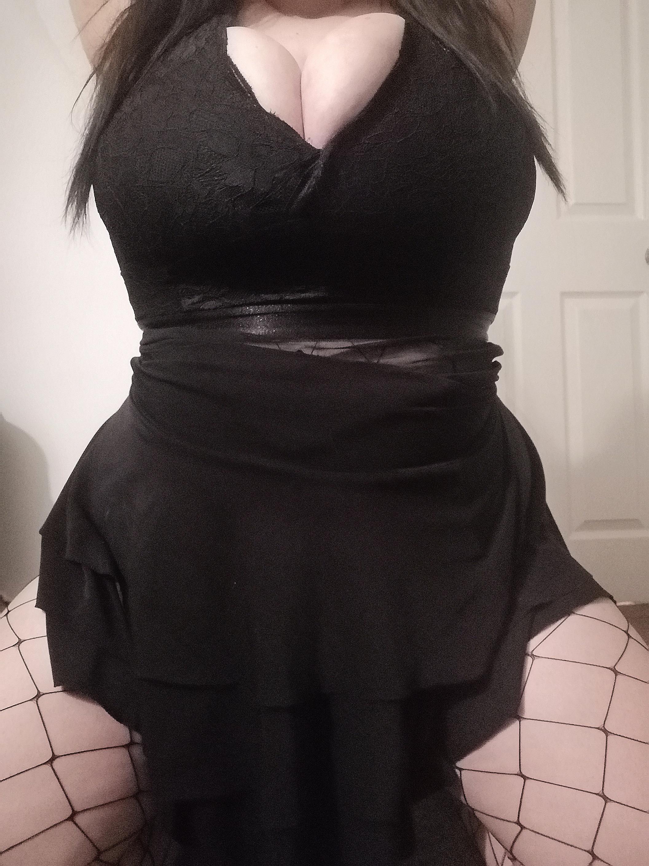 Meet me under the mistletoe? | Scrolller