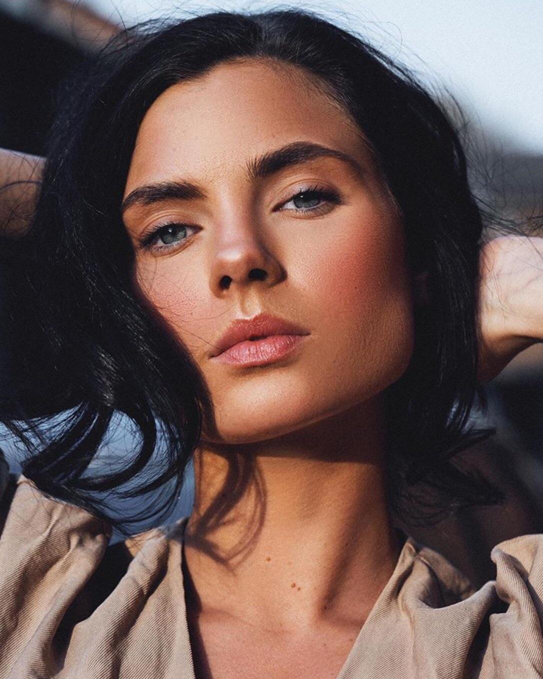 Megan Simpson | Scrolller