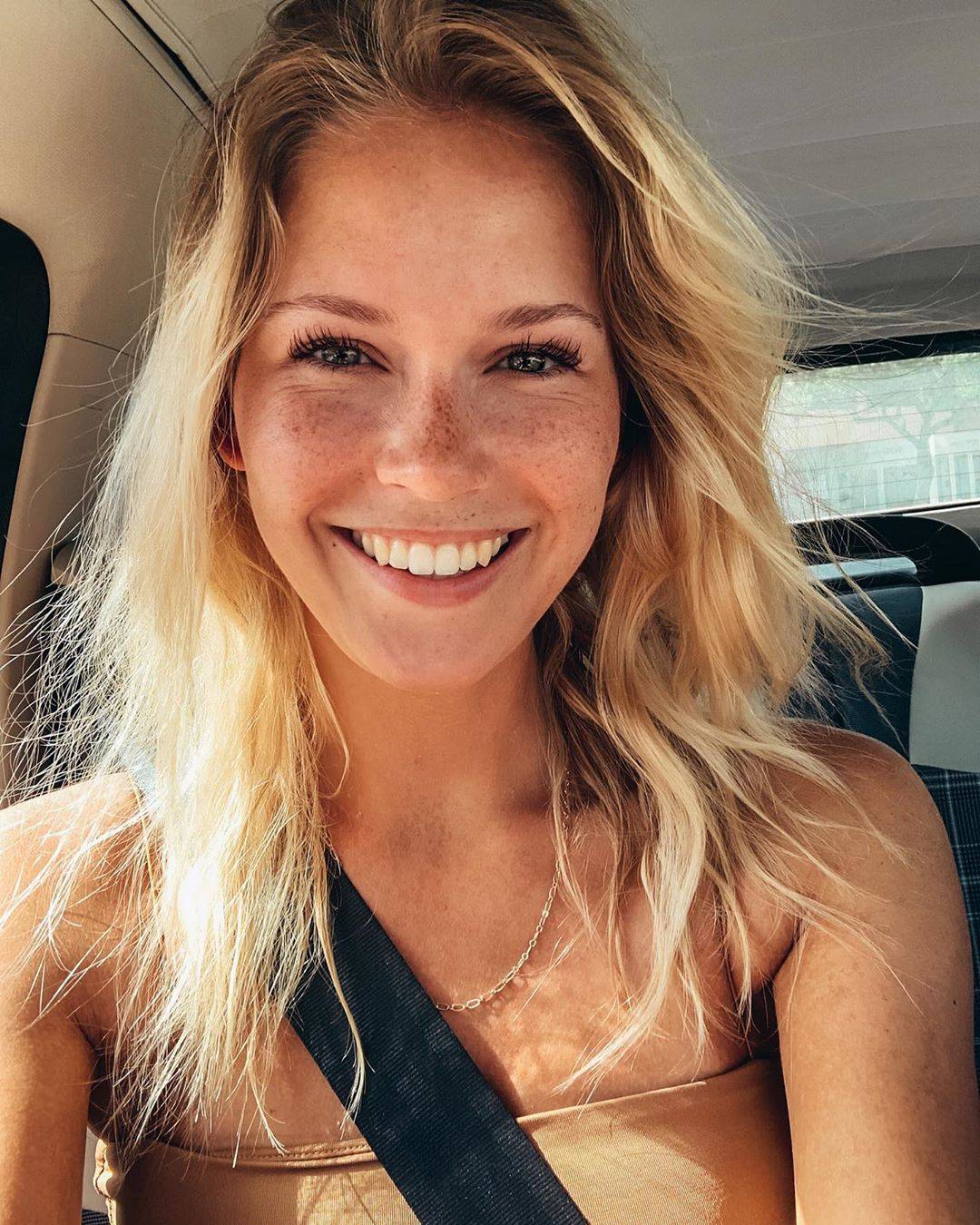 Melanie Kroll | Scrolller