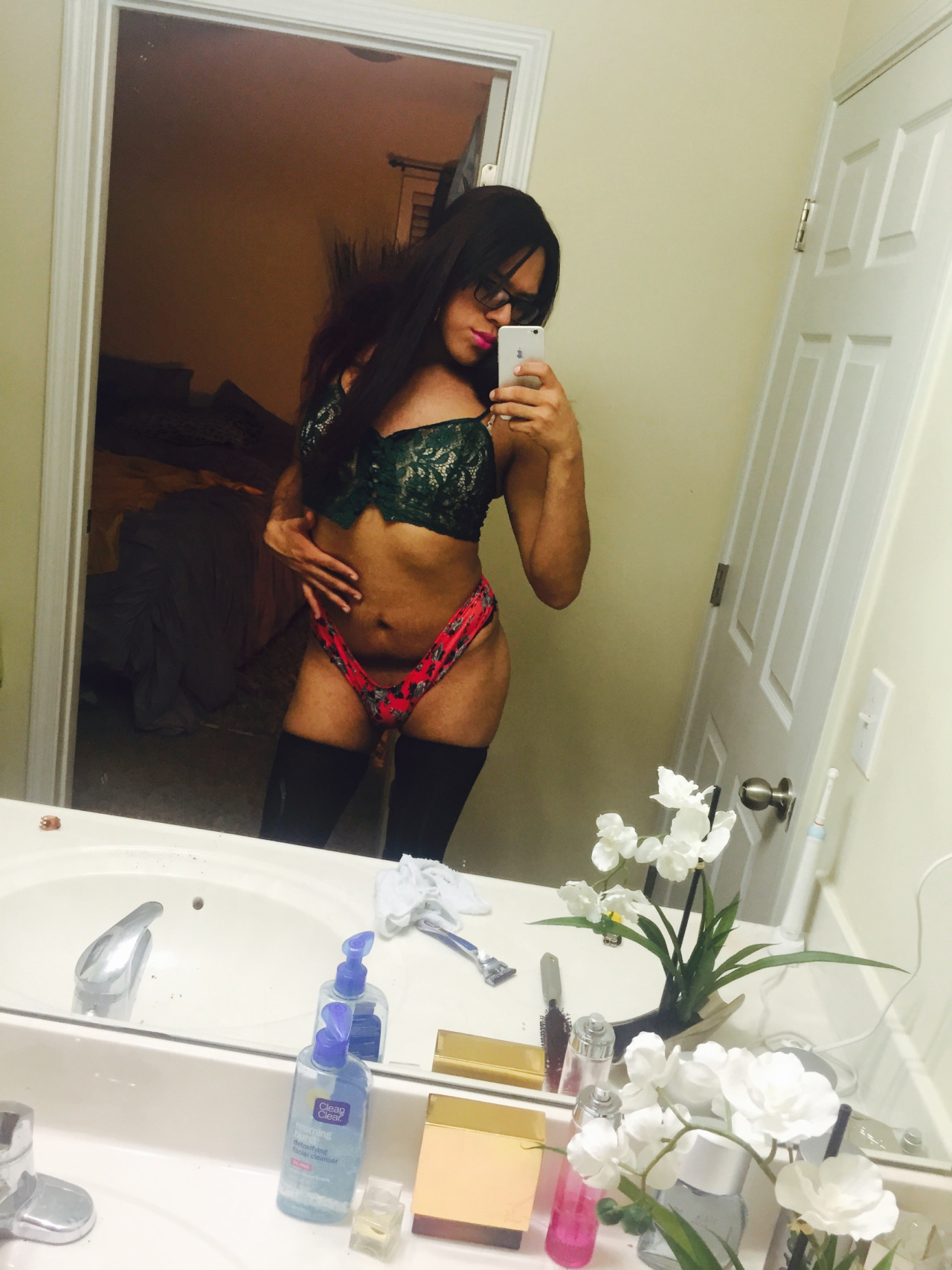 Melina Leon | Scrolller