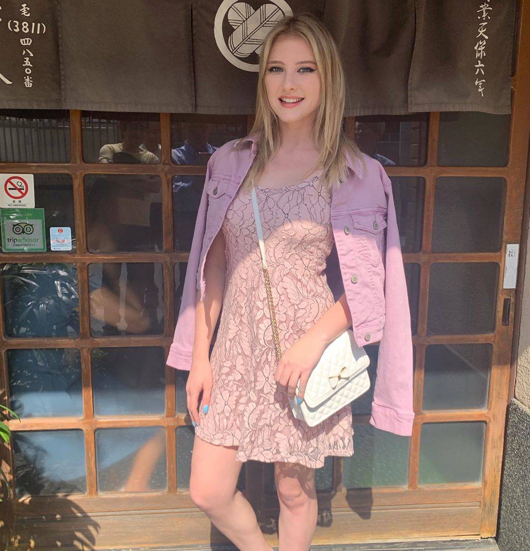 Melody Marks | Scrolller