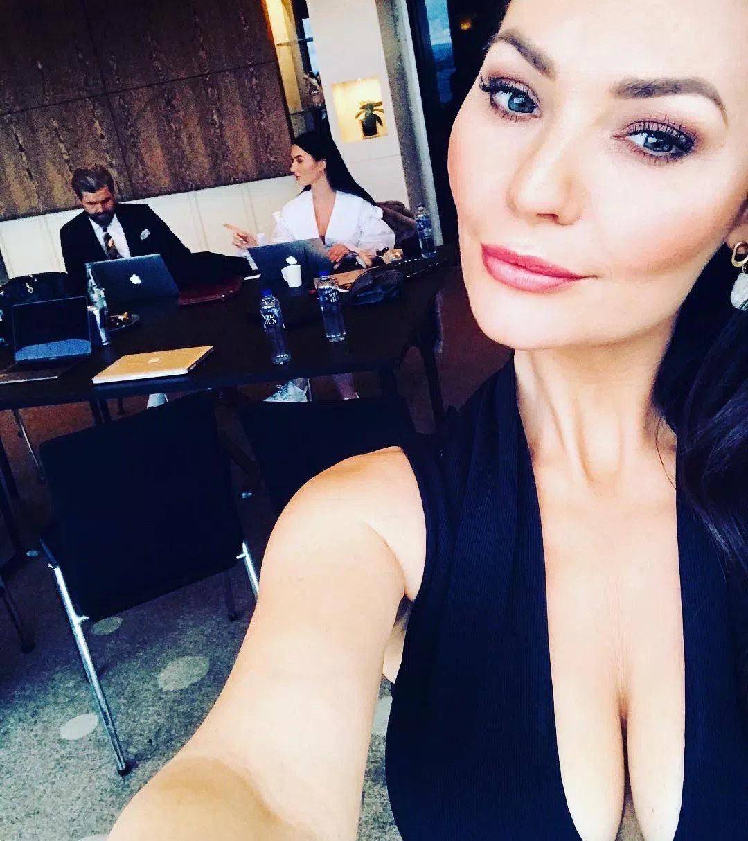 Mere Mascha Vang | Scrolller