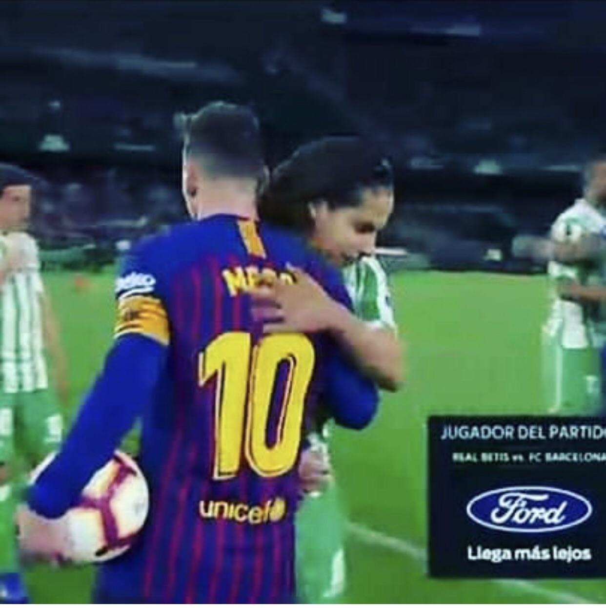 Messi meeting his idol | Scrolller