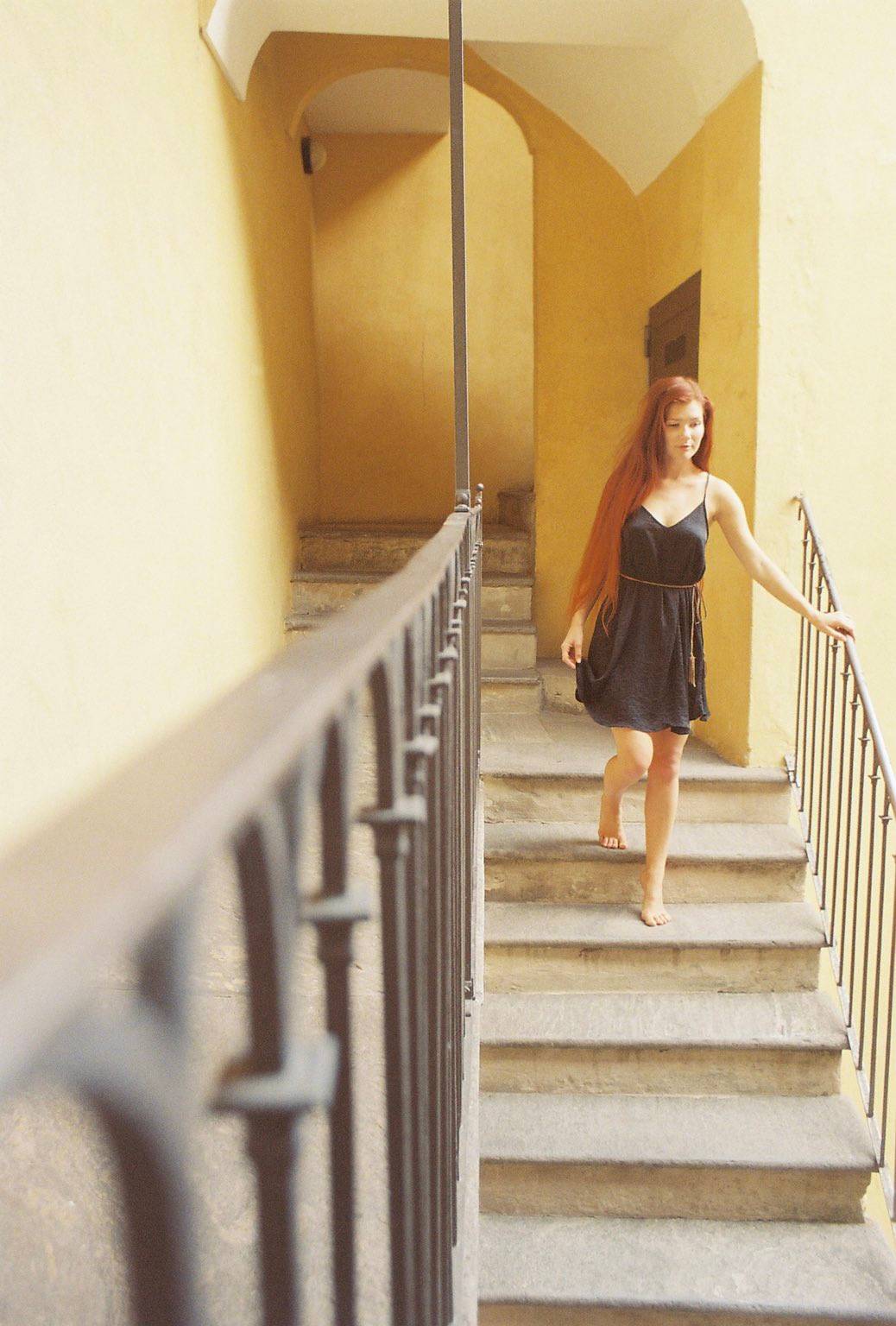 Messy hair, bare feet, nice little old town | Scrolller