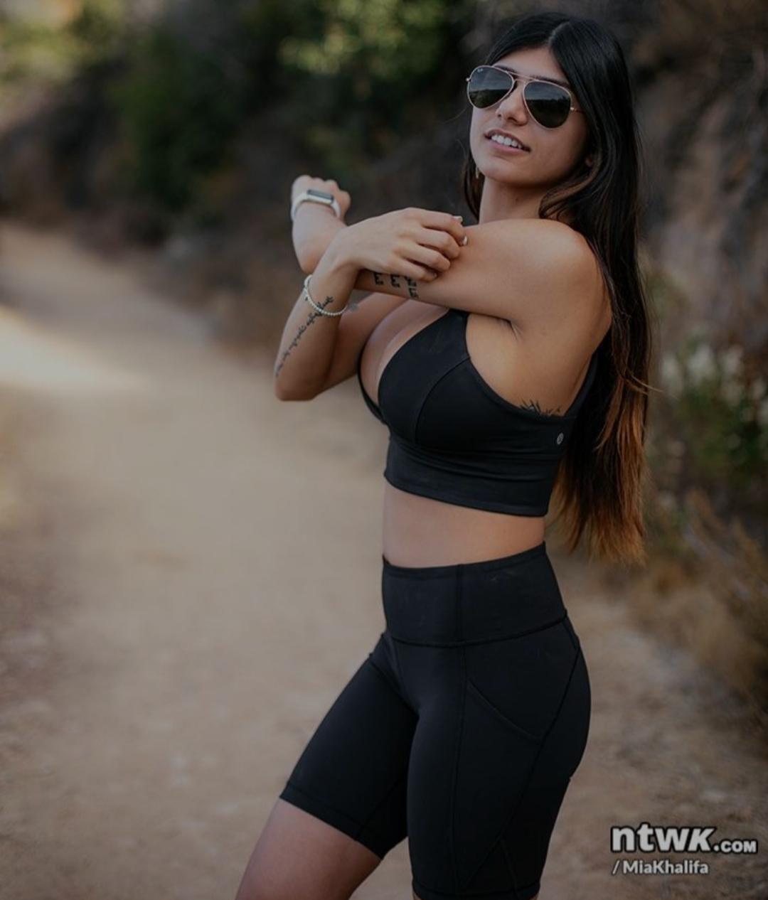 Mia Khalifa | Scrolller