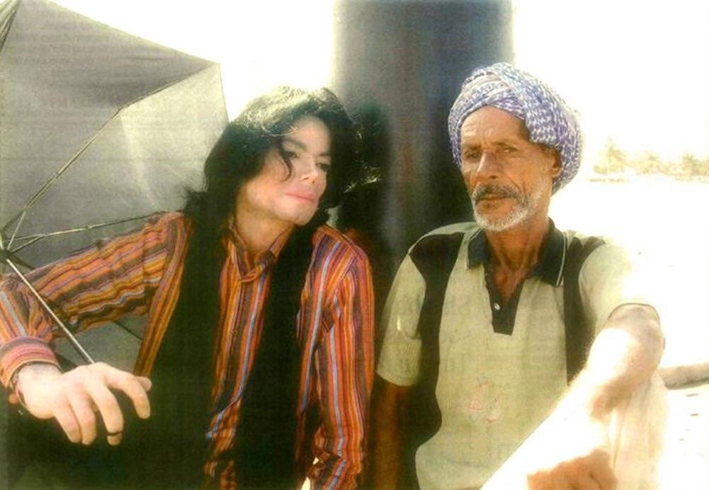 Michael Jackson with an Omani fisherman | Scrolller
