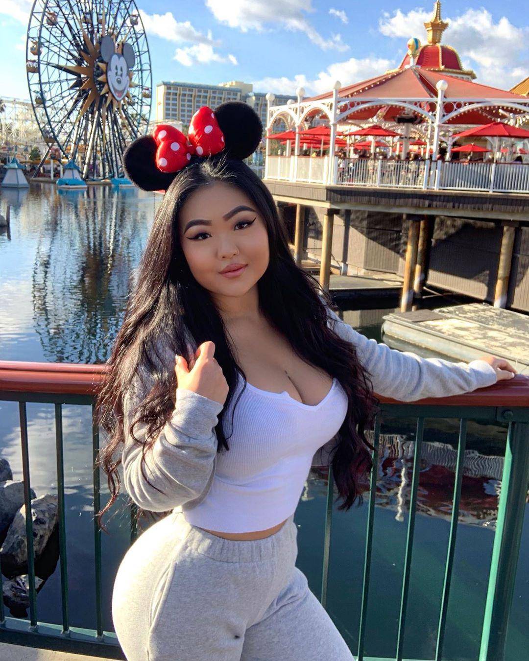 Mickey thicc | Scrolller