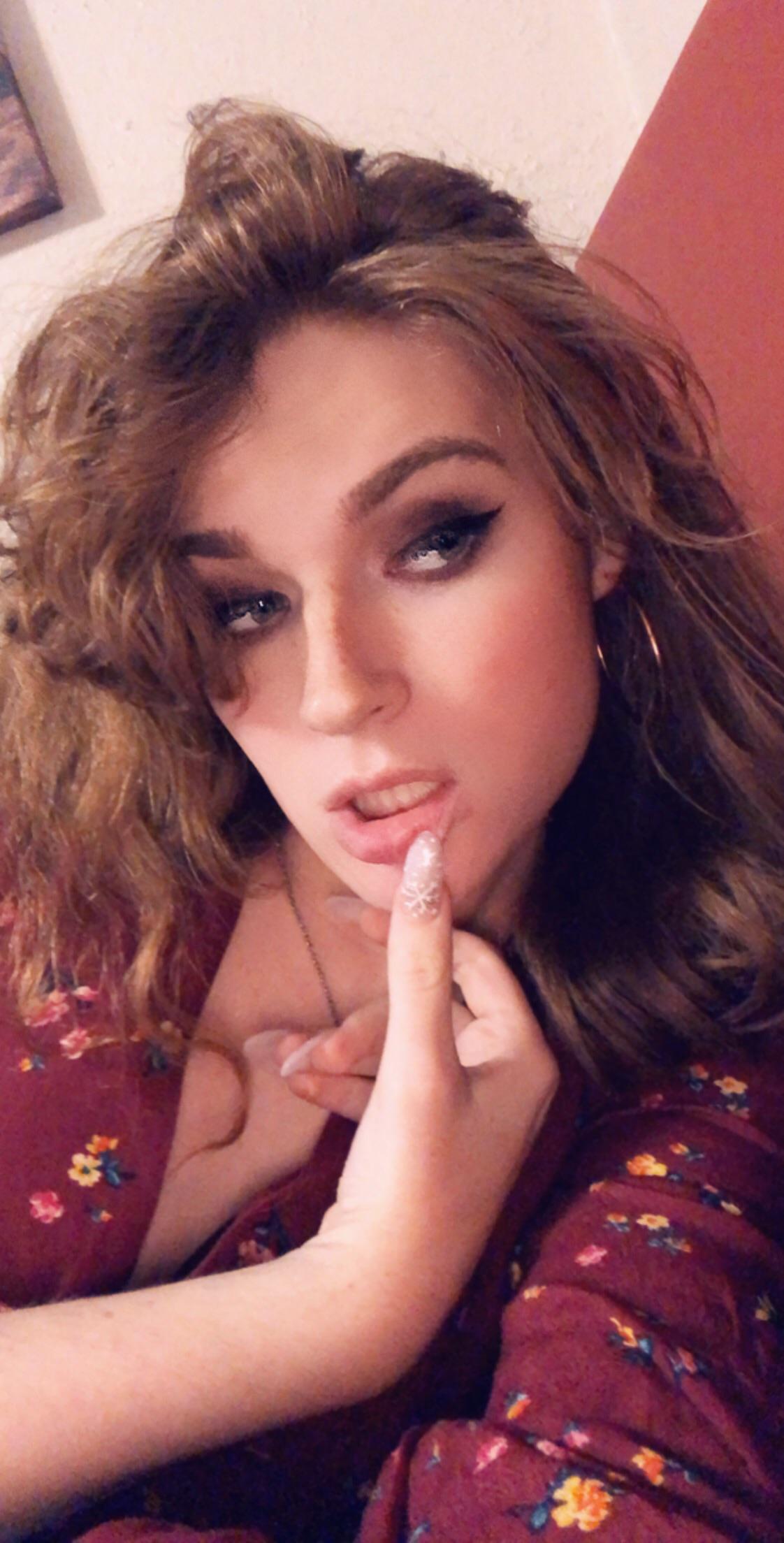 Midday boredom? Why not dm me to help satisfy your needs. I’m looking for something hot 🥵 ...