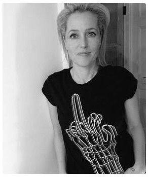 Middle finger! | Scrolller