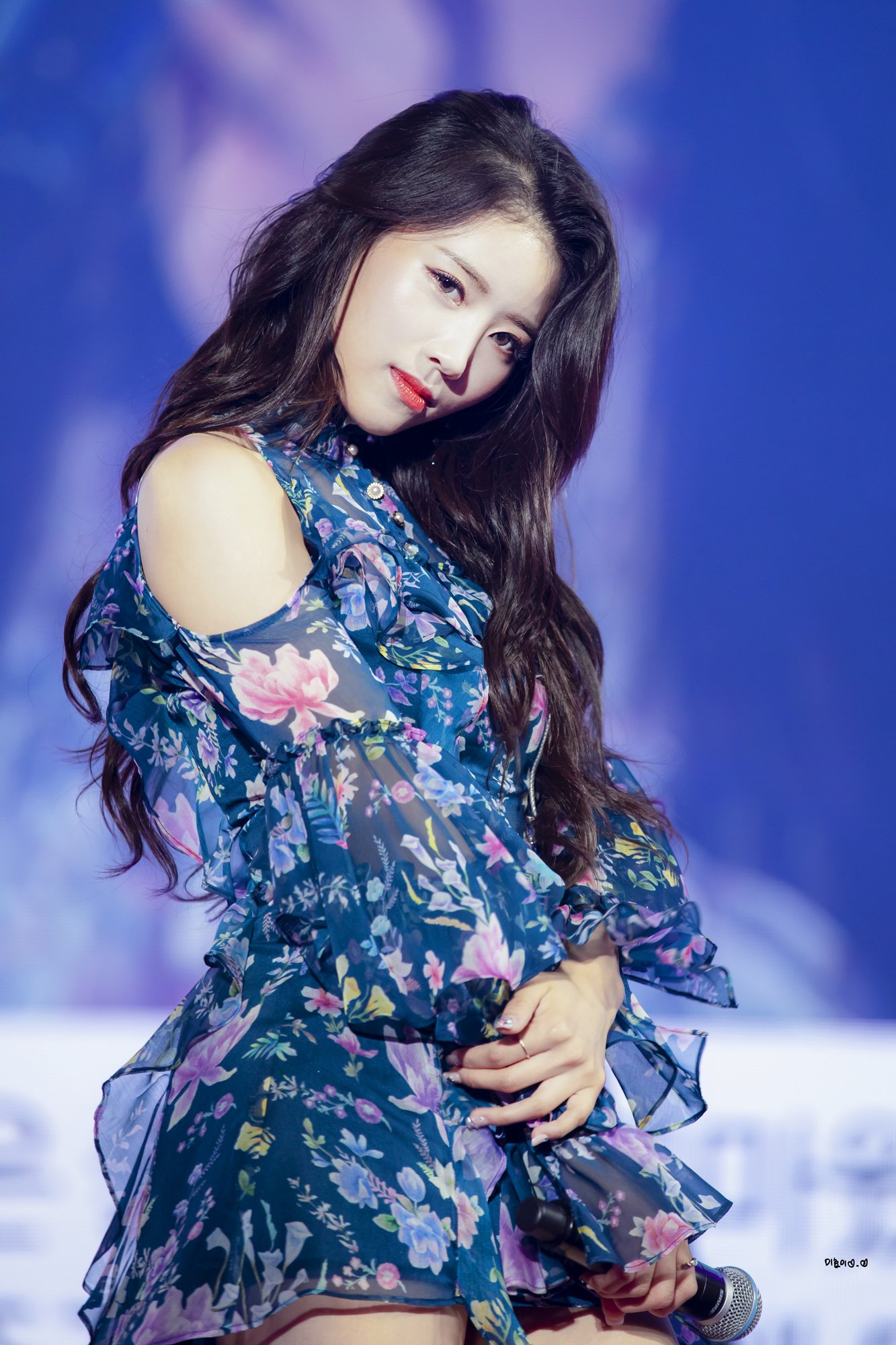 Mijoo | Scrolller