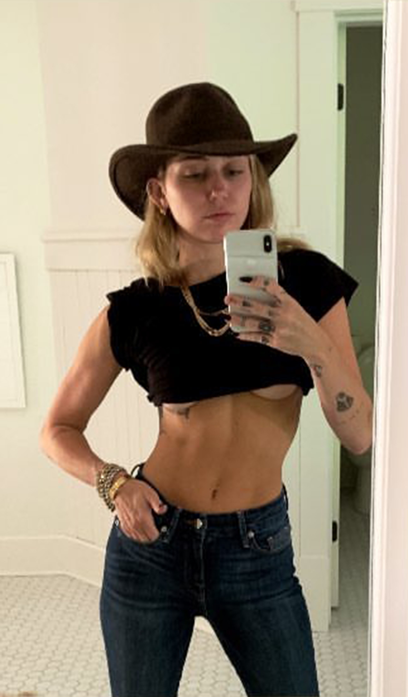 Miley underboob 2: The Underboob Strikes Back | Scrolller