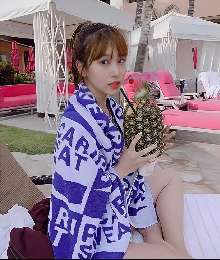 Mina in Hawaii | Scrolller