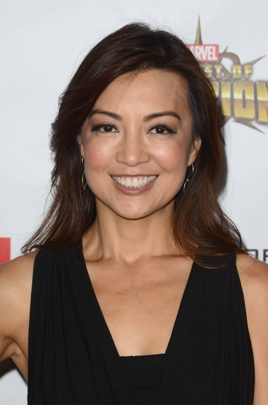 Ming Na Wen | Scrolller