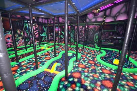 Mini golf | Scrolller