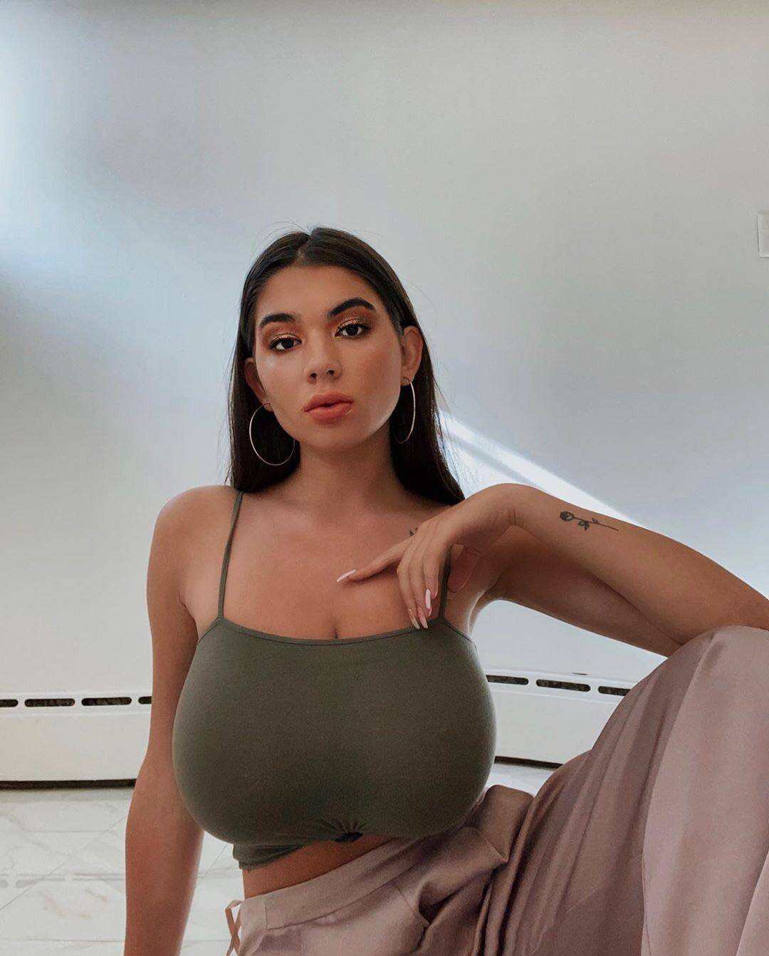 annaartsv | Scrolller