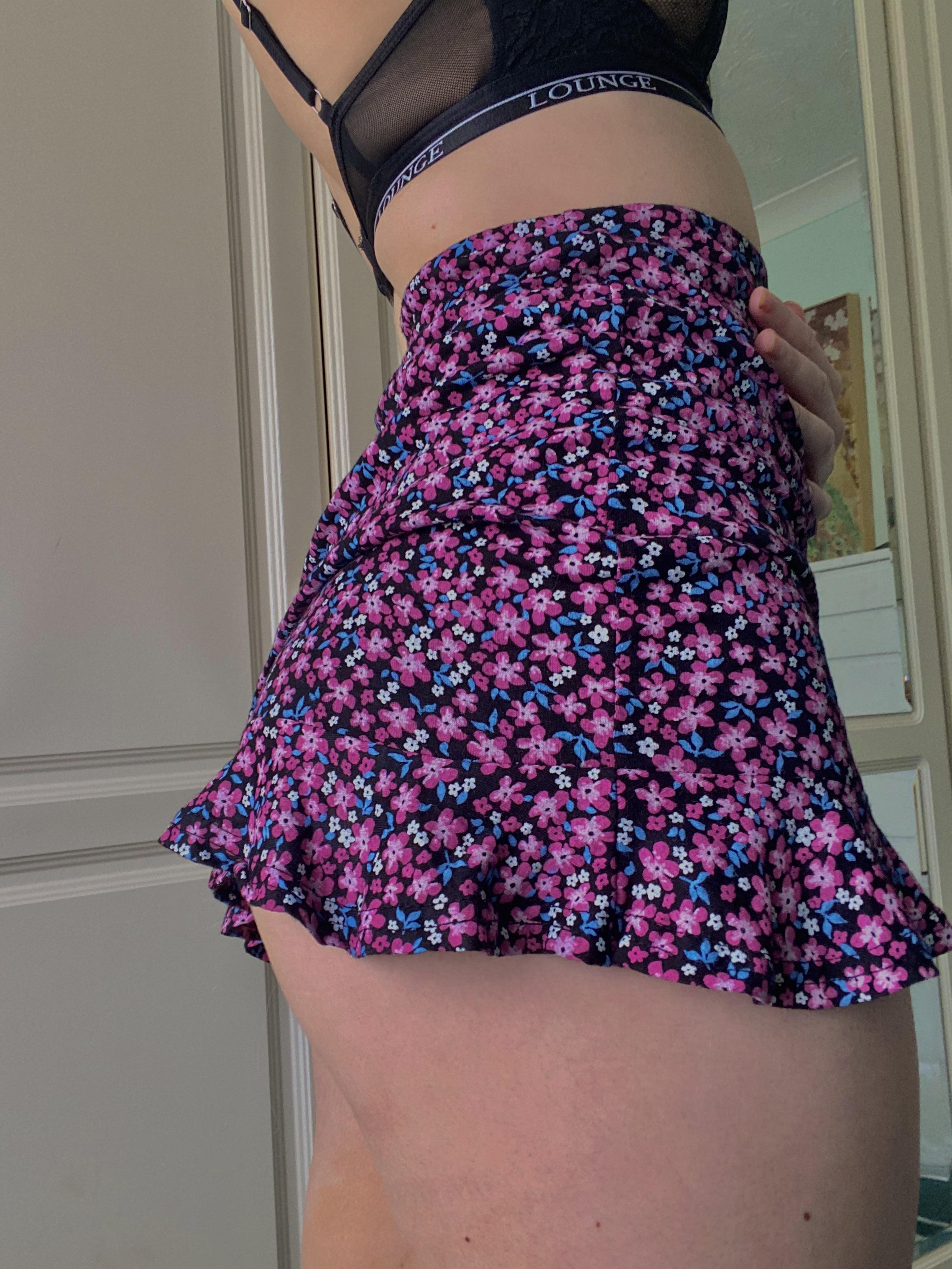 mini skirt day | Scrolller