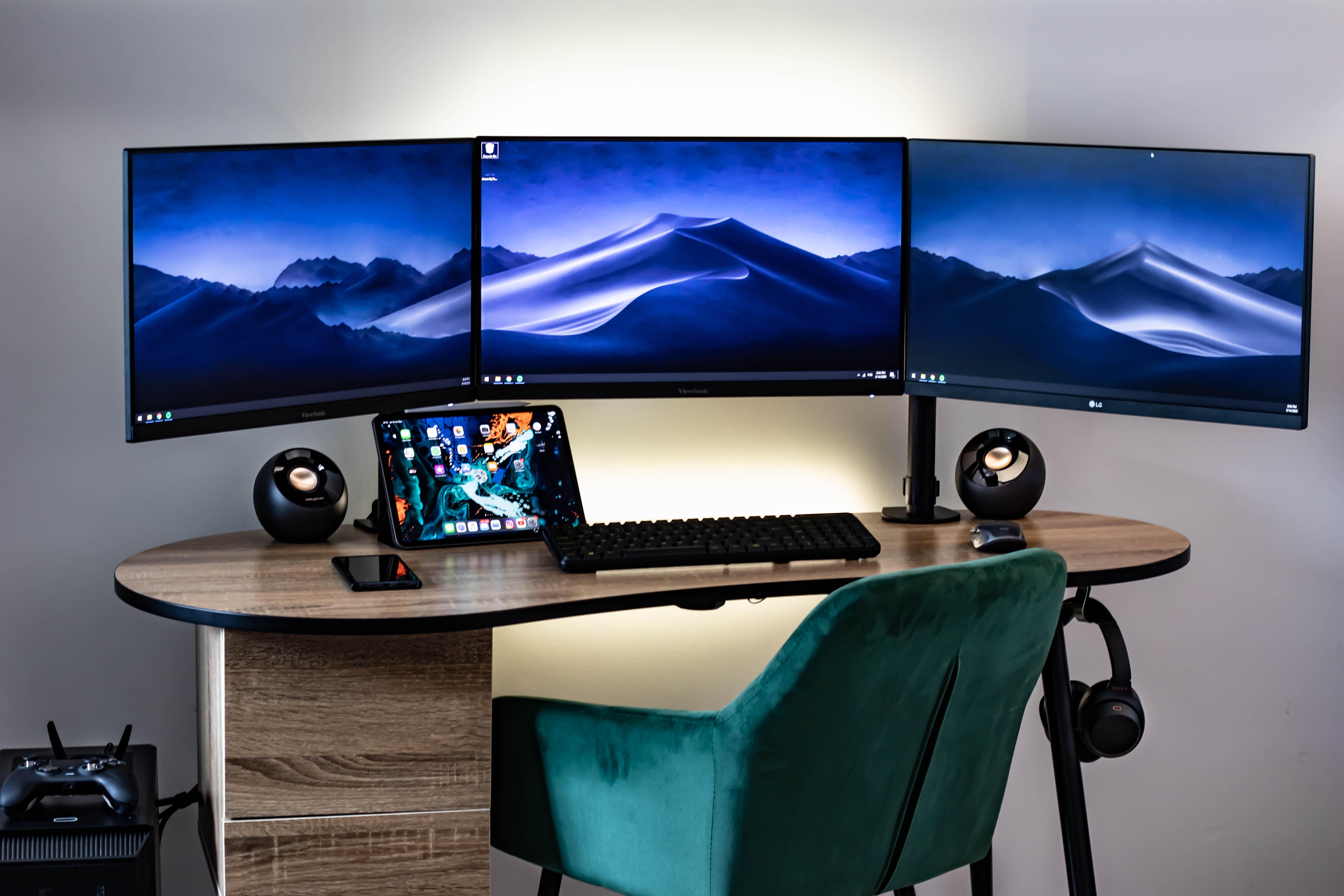 Minimal Triple Monitor Setup | Scrolller