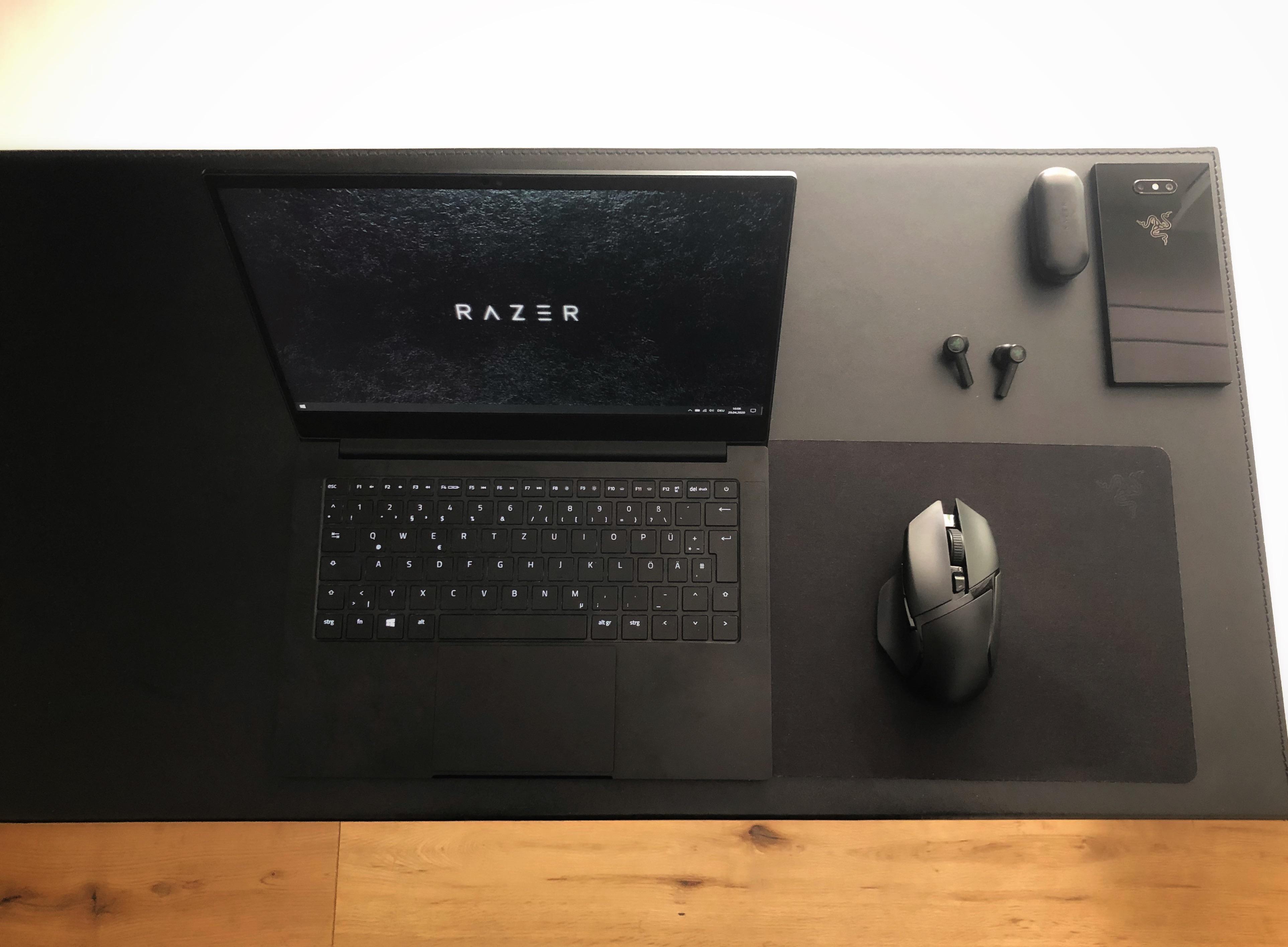 Minimalistic Razer setup | Scrolller