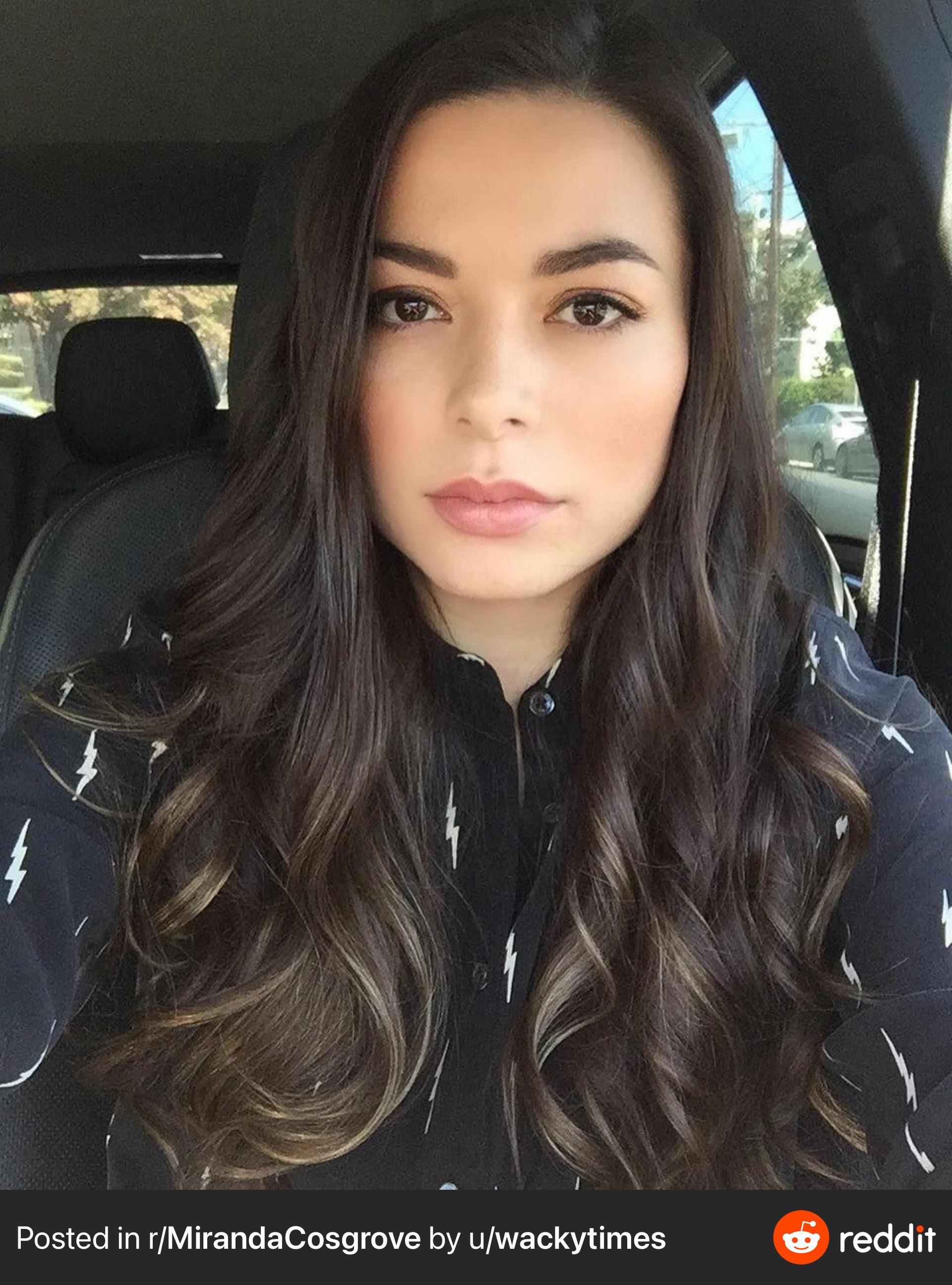 Miranda Cosgrove Scrolller