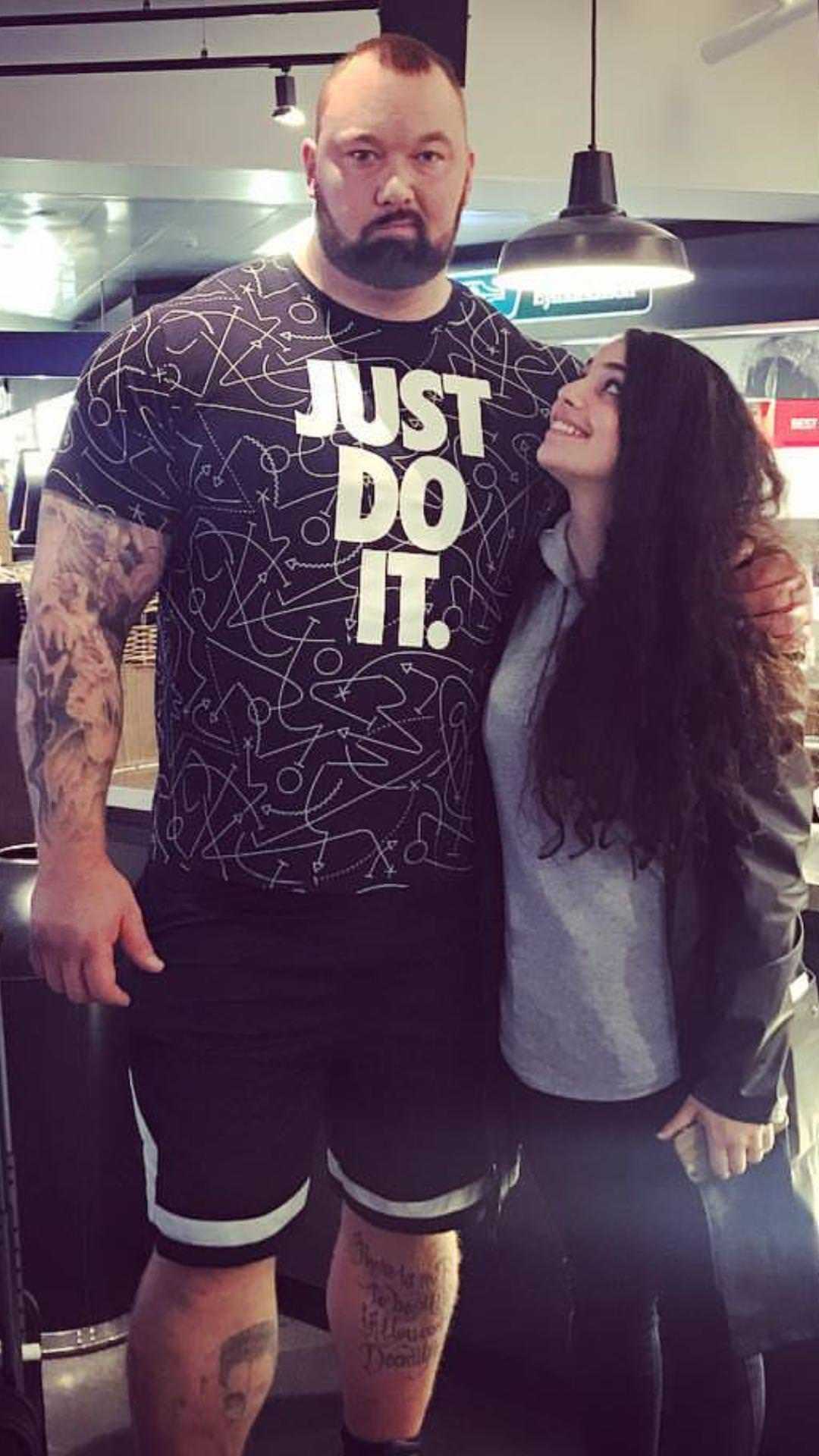 Mirin the mountain above | Scrolller