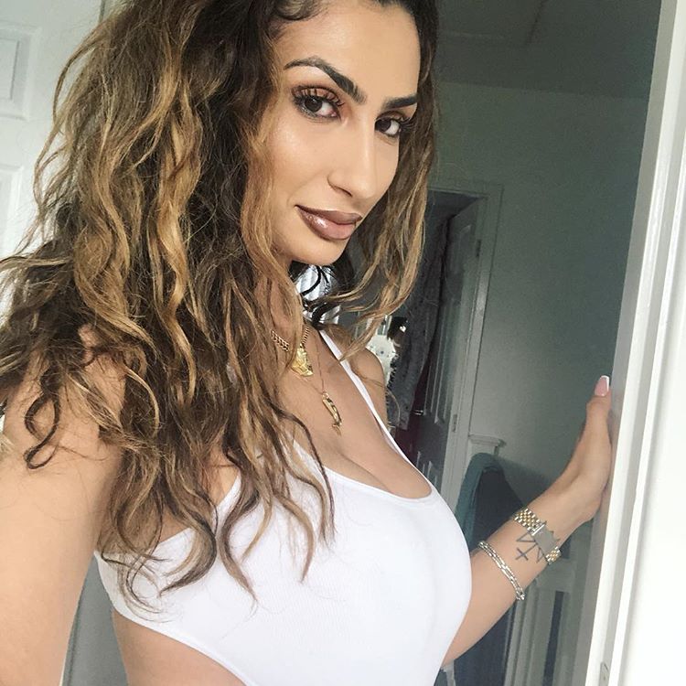 @missmesbah | Scrolller