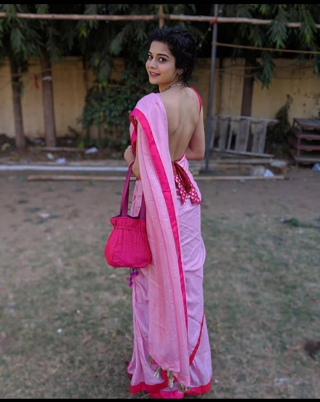 Mithila Palkar Scrolller