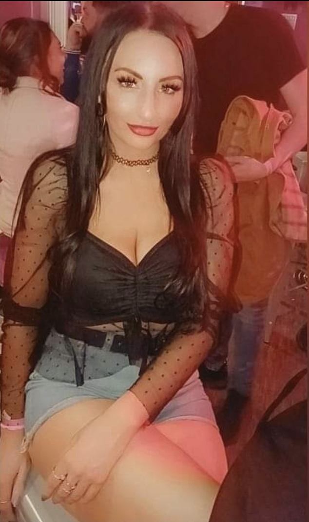 Mmmm Claire | Scrolller