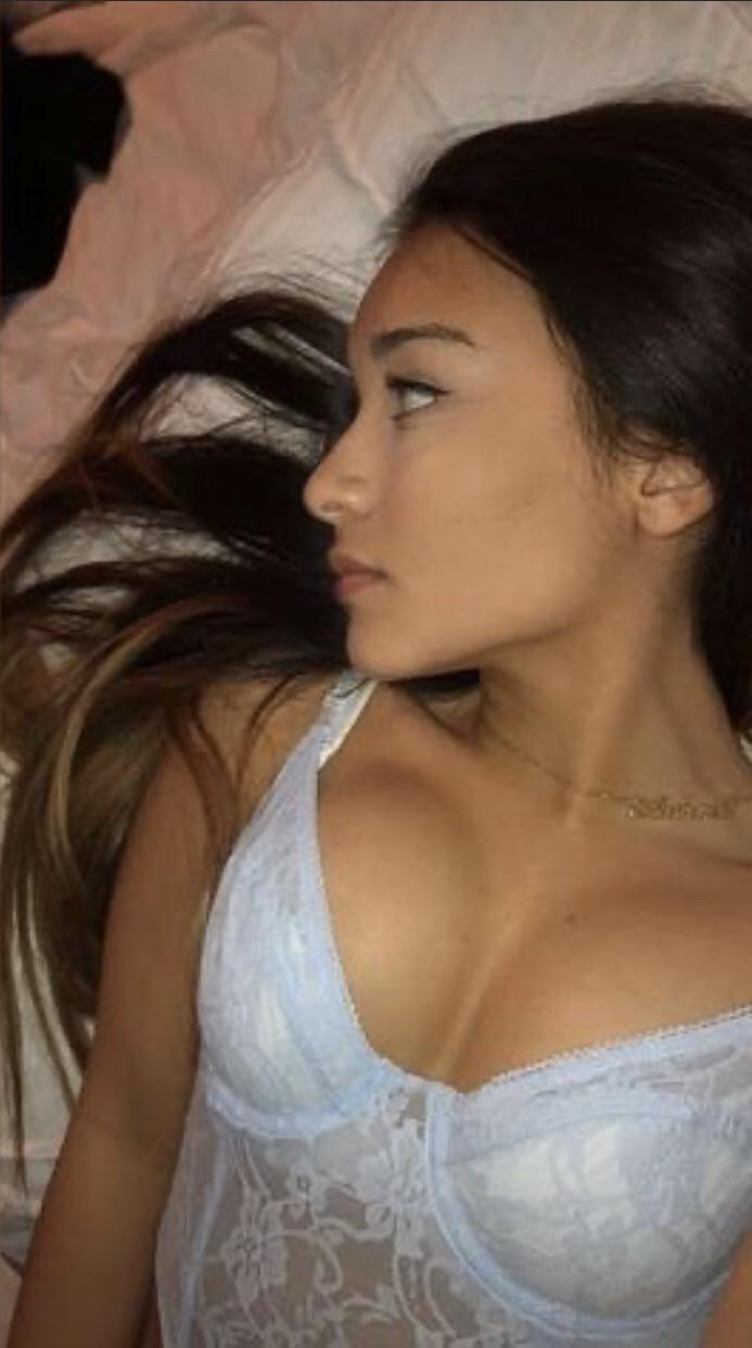 Mmmm cleavage | Scrolller