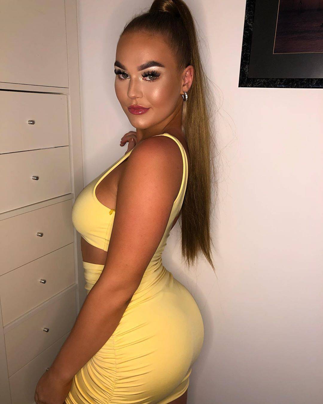 Mmmmmm home alone... | Scrolller