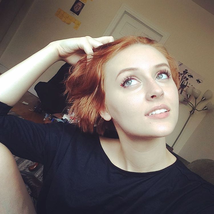 Modelesque Pose | Scrolller