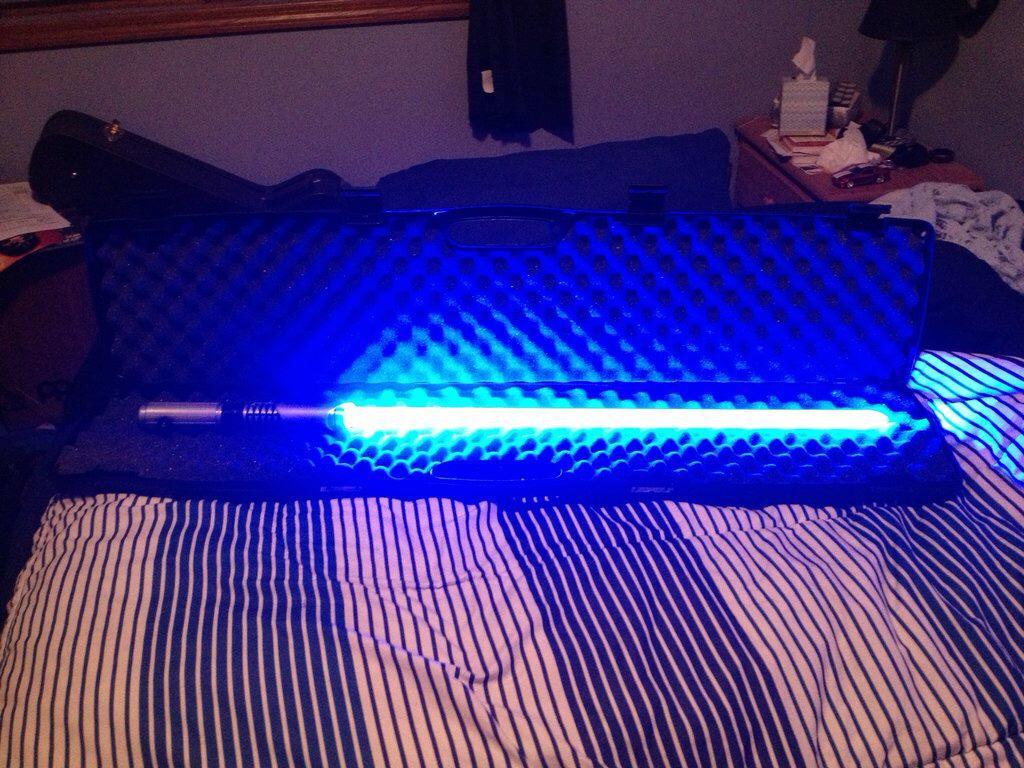 Mods are asleep, post lightsabers. | Scrolller