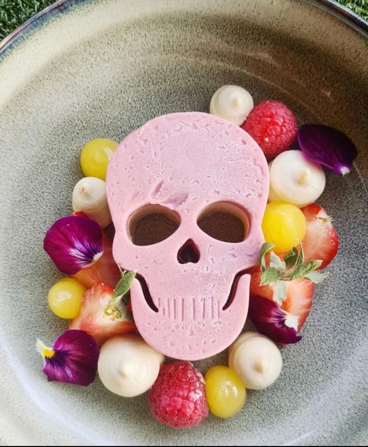 Moldbrothers make desserts looks amazing | Scrolller